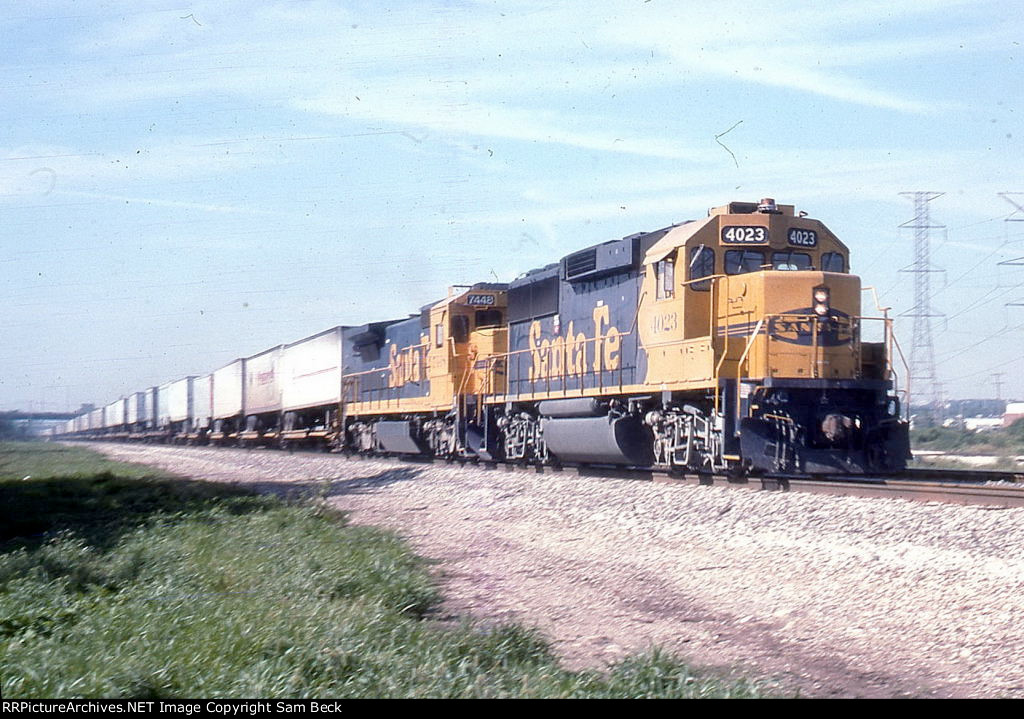 ATSF 4023 and 7448
